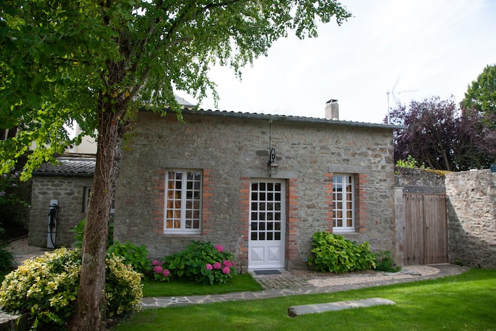 Petite Maison Avec Jardin Au Cœur De La Ville - Coutances