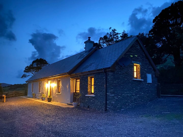 Dingle Farm House, Rural Rest - New! - Dingle