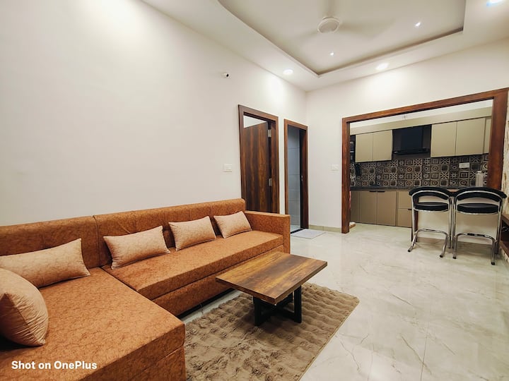 Urbanbliss Harmony | Cozy Luxury 1bhk Premium Stay - 印多爾