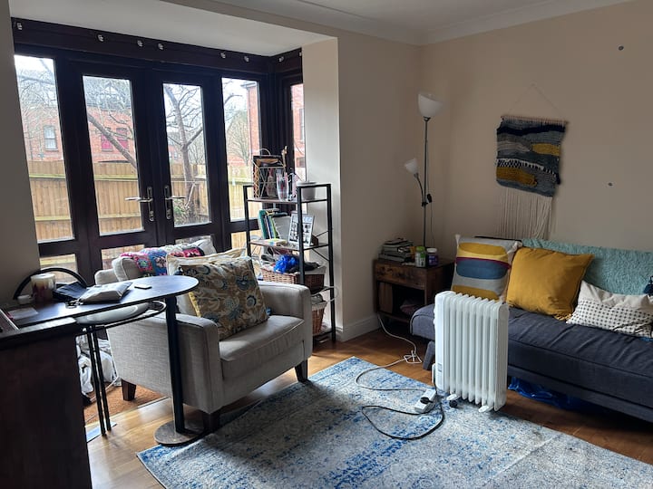 Bright One Bed Flat With Garden In Epsom - Epsom