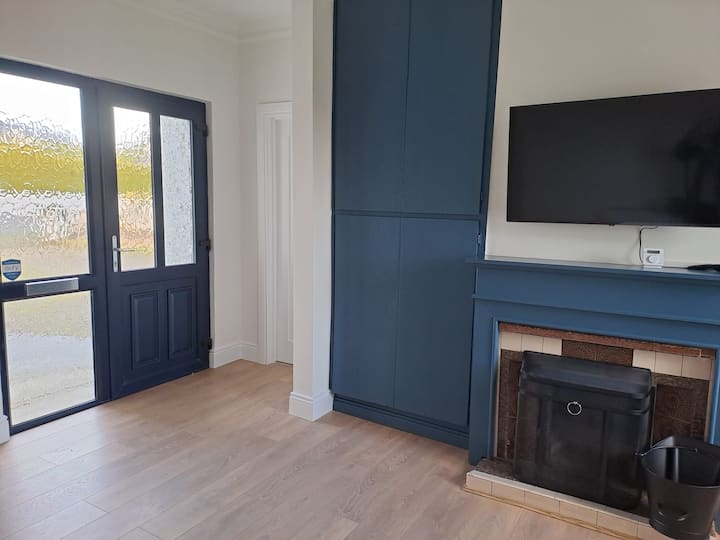 Newly Renovated House Close To Town With Parking - Killarney