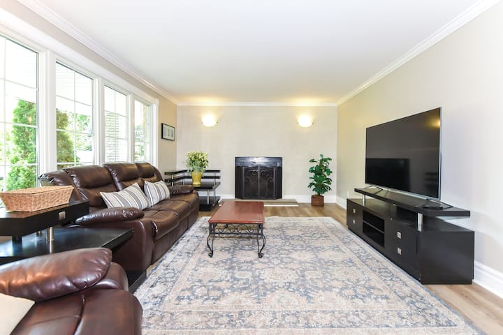 3 Bedroom (4 Beds), 2 Bathroom, Main Level - Kanata