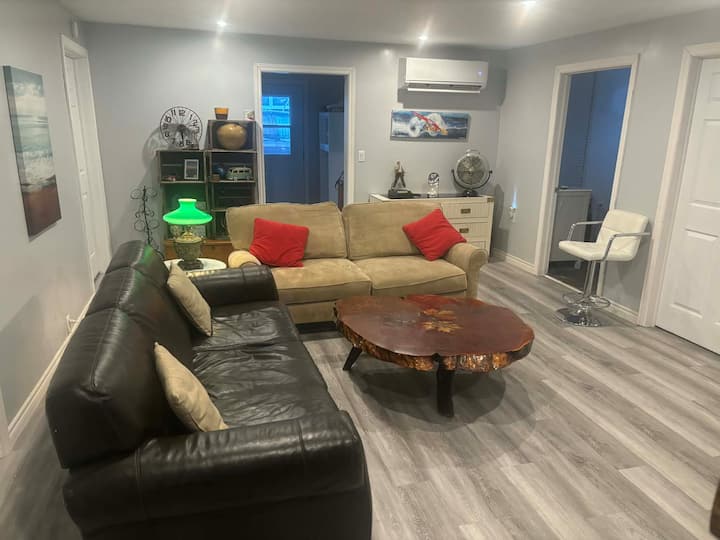 Whole Beach Cottage Just 2 Blocks To The Beach! - Grand Bend