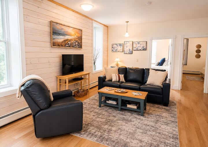 The Waters Edge - Oceanfront Suite Eastport Maine - Eastport, ME
