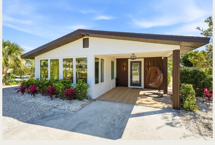 Fox Sea Beach Cottage @ Longboat Key Fl - Longboat Key, FL