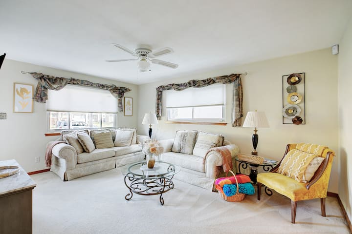 Grandma's Cozy Buckroe Beach Bungalow - Sleeps 5 - Hampton University, Hampton