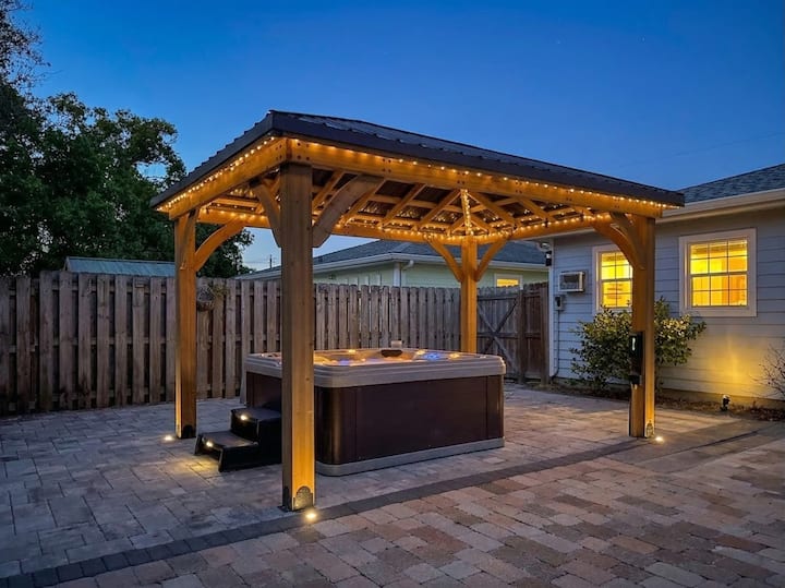 Siesta Key Paradise With Hot Tub - Sarasota, FL