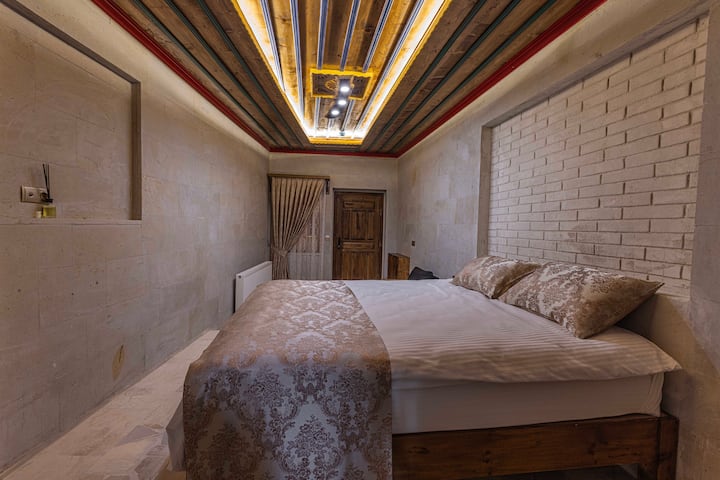 Tyana Cave House Master - Nar