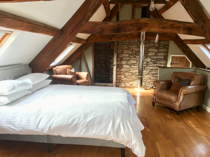 Hay Barn | Log Burner | Heart Of Hay - Hay-on-Wye
