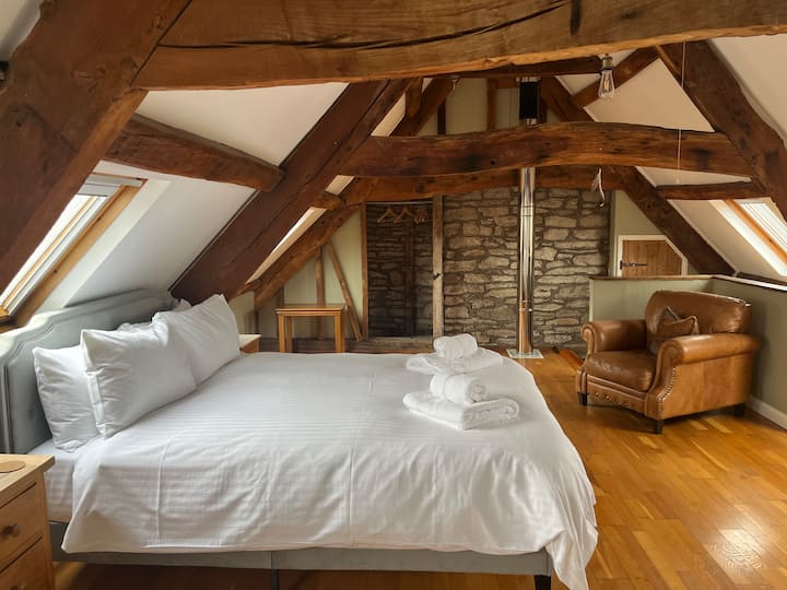 Hay Barn | Log Burner | Heart Of Hay - Hay-on-Wye