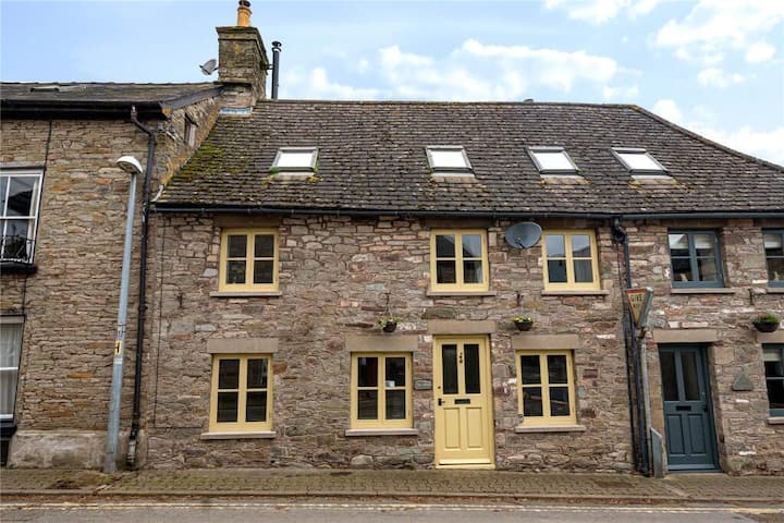 Story Book Stone Barn | Log Burner | Heart Of Hay - Hay-on-Wye