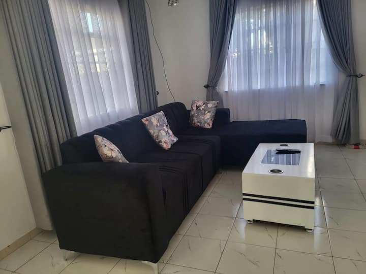 Cosy Cottage 5 Mins From Westgate Shopping Centre - Zimbabwe