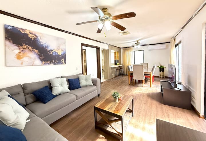 Amazing 3-br Home W/ Jacuzzi + Terrace + Parking - Monterrey