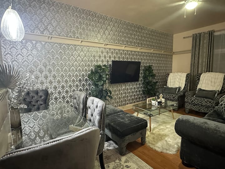 The Madam Herself Luxury Apartment - Durban