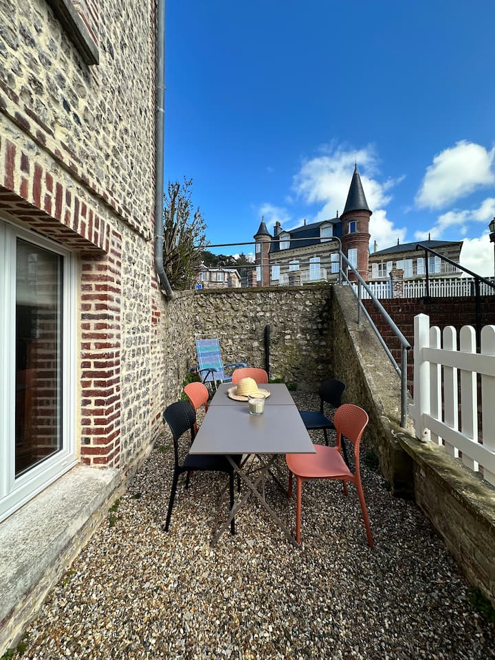 Manava Etretat Vue Mer
Maison à 80m De La Plage! - Étretat