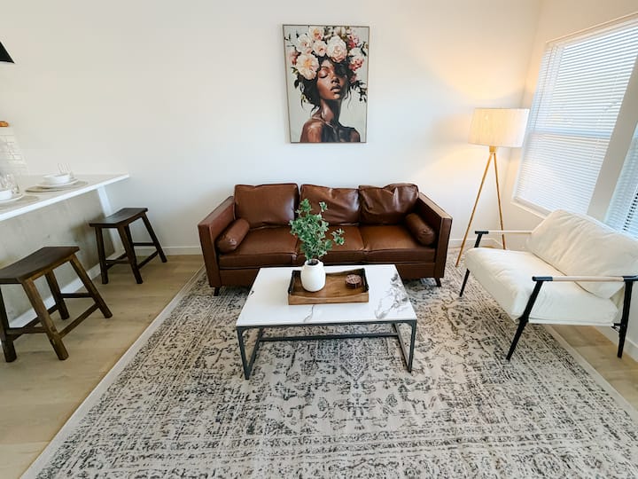 The Noir Haus - Lake Thicketty