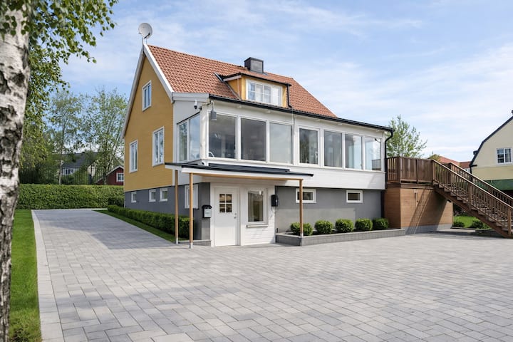 Stor Villa I Danderyd – Nära T-bana - Stockholm