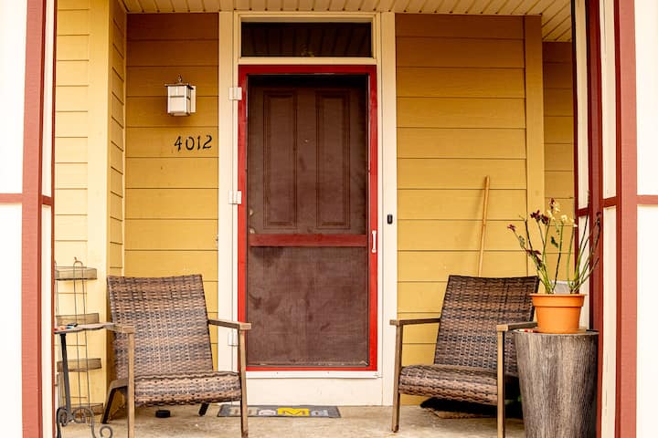 Creative Space For Comfort And Business - Madison, WI