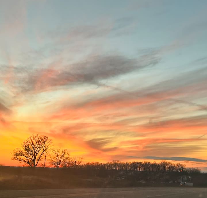 Creative Space For Comfort And Business - Madison, WI