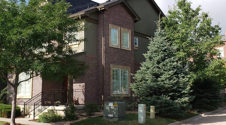 Immaculate Townhome In Highlands Ranch - Highlands Ranch, CO