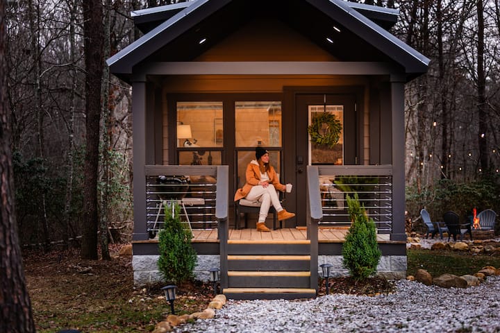 The Cozy Doe | Tiny Home In The Woods W/ Fire Pit - Monteagle, TN