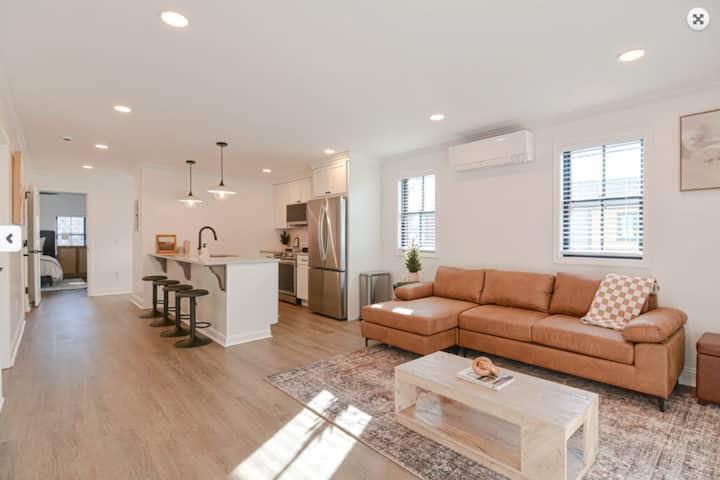 Large Harbor Side Apartment - Warwick, RI