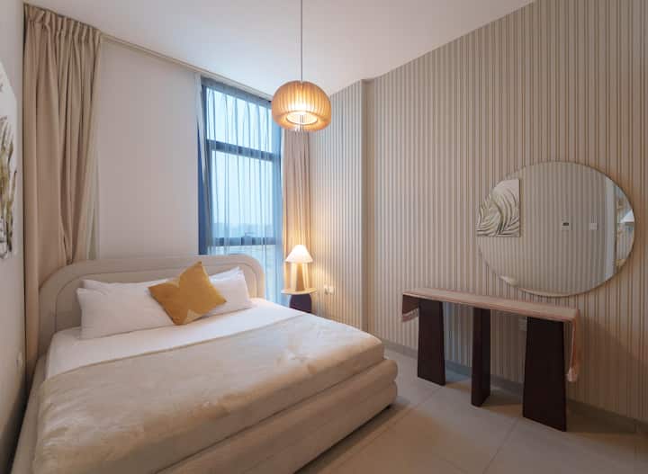 1br Wanderlust Retreat With Pool Access - Sharjah