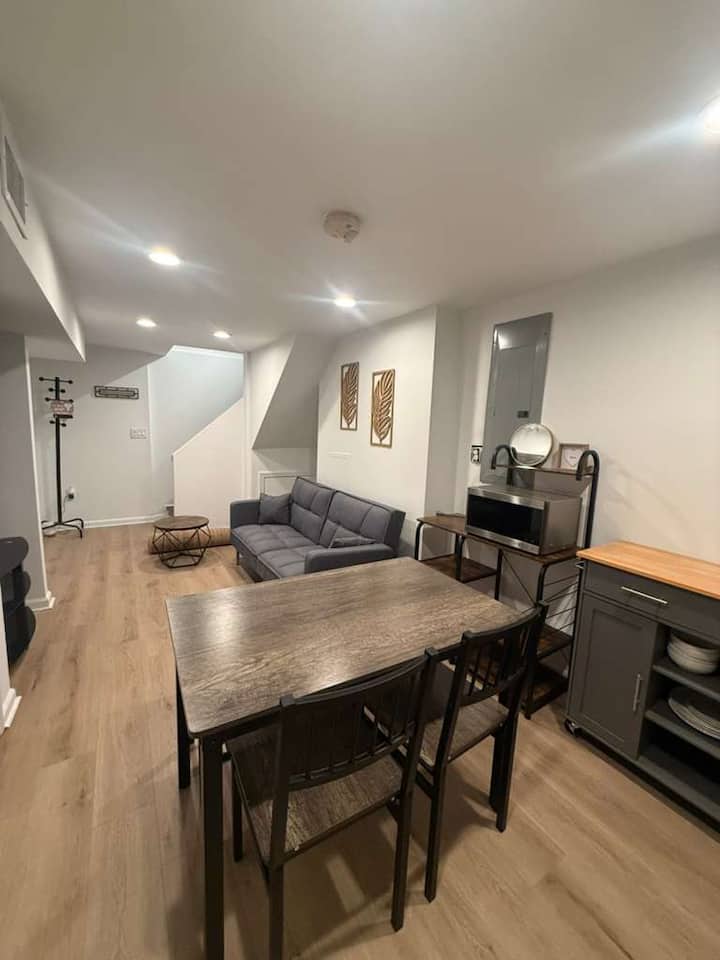 Cozy 3 Bed Basement Apartment In Westbury Sleeps 6 - Westbury, NY