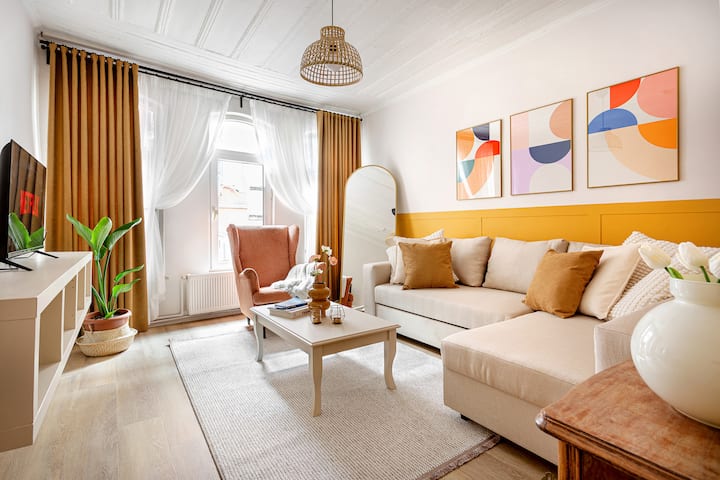 Historic Cihangir Flat / Prime Beyoğlu - Osmanbey