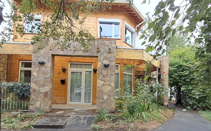 Arco De Piedras: Zona Ideal Para Descansar. - Esquel