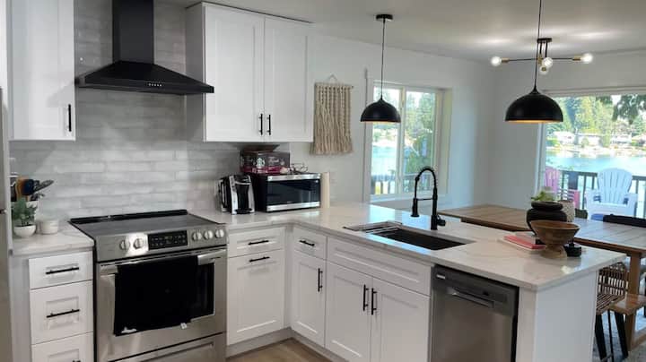 3-bedroom Cozy Waterfront Cottage - Des Moines, WA