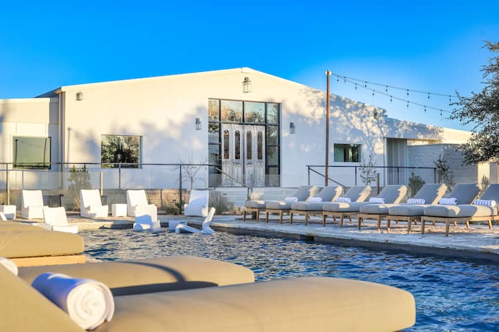 The Annie | Pool Access & Hill Country Views - Spicewood, TX