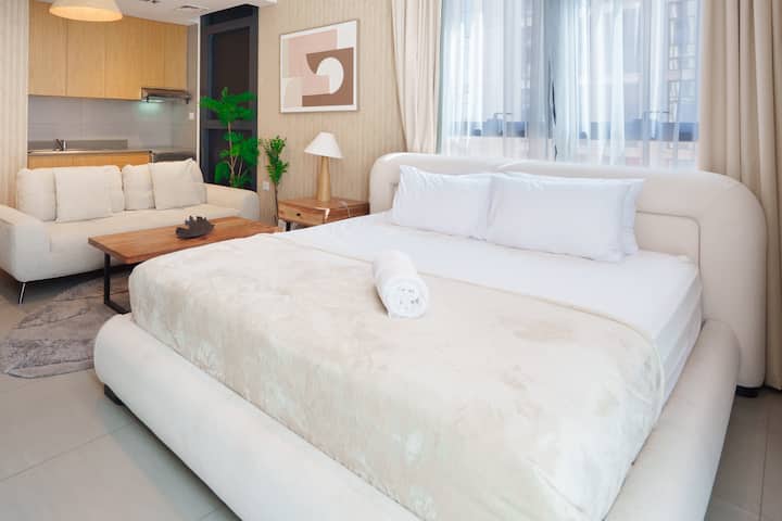 Private Luxury Studio With Pool & Parking - Sharjah