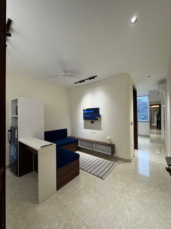 The Cozy Canvas | Garden +Terrace | Golf Course - Gurugram