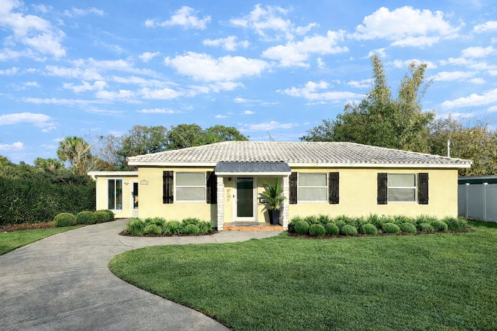 Jacksonville Beach Coastal Cottage - Atlantic Beach, FL