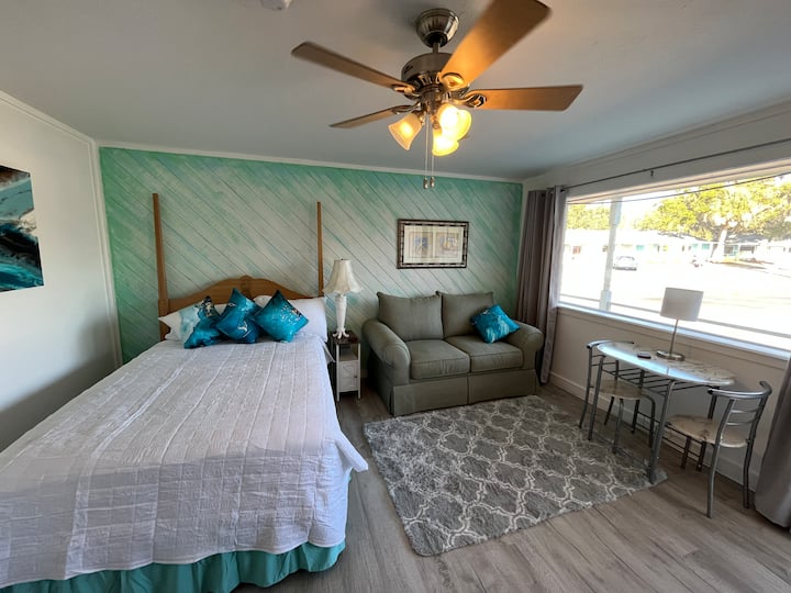 Atap Rentals Ocean Room - Mount Dora, FL