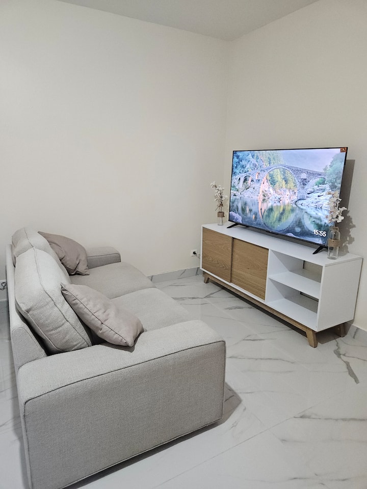 T1 Design Rénové, 10 Min Gare, Parking Privé - Creil