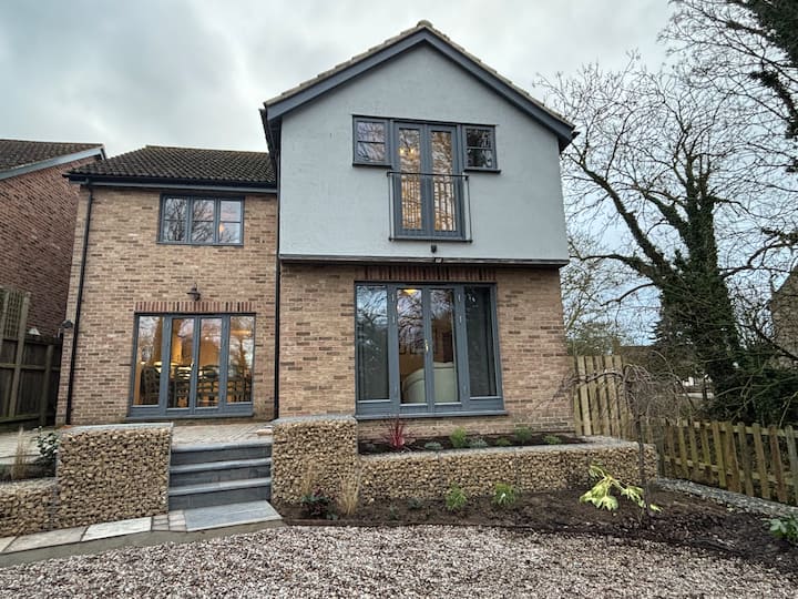 Large Riverside 5 Bed Village House Nr Newmarket - Newmarket