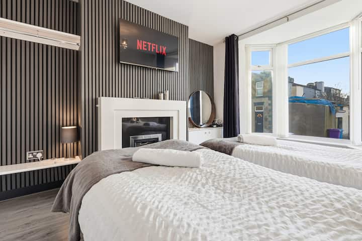 Modern 3 Bed House - Sleeps 9 For Contractors - Liverpool