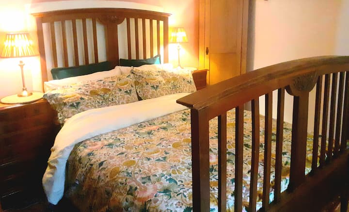 Unique & Cosy One Bed Entire Cottage - Abergavenny