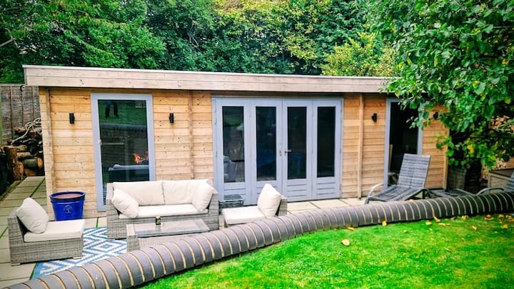 Clarence Cabin, King Bed & Free Parking - Sutton Coldfield