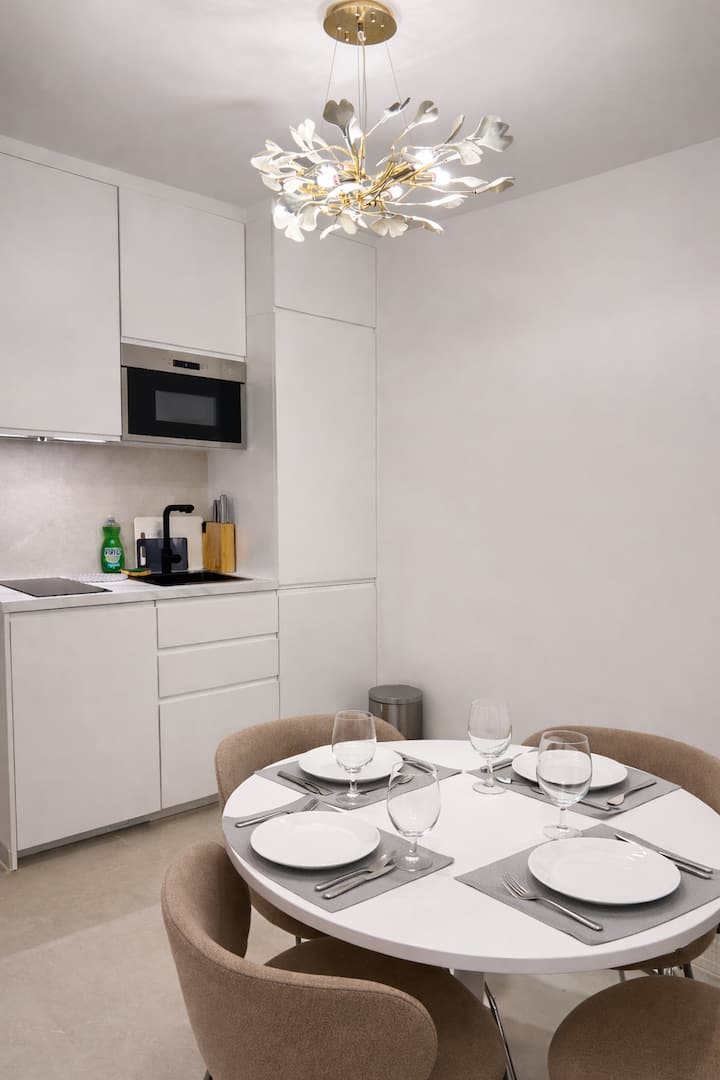 Luxurious 2 Bedroom Flat · Invalide & Tour Eiffel - Champs-Élysées