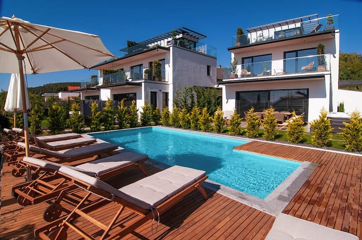 Skyline Resort- White Apartman - Veszprém megye