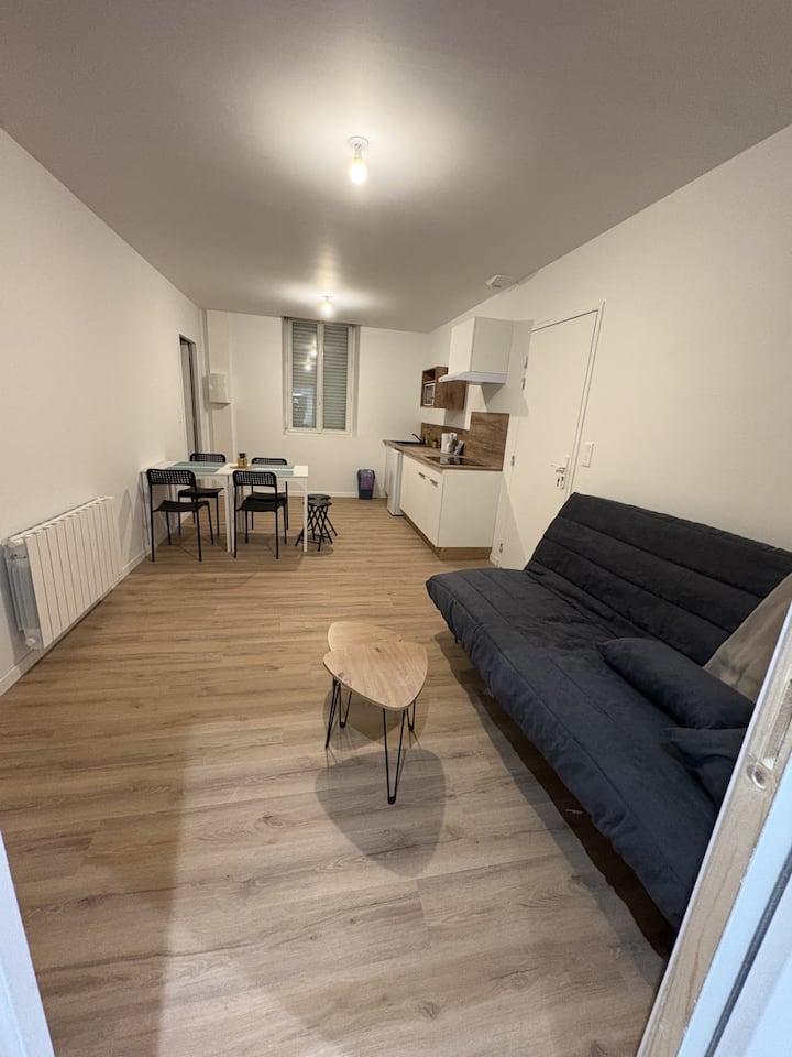 T1 Bis Rénové • Coin Nuit • Séjour Paisible - Challans