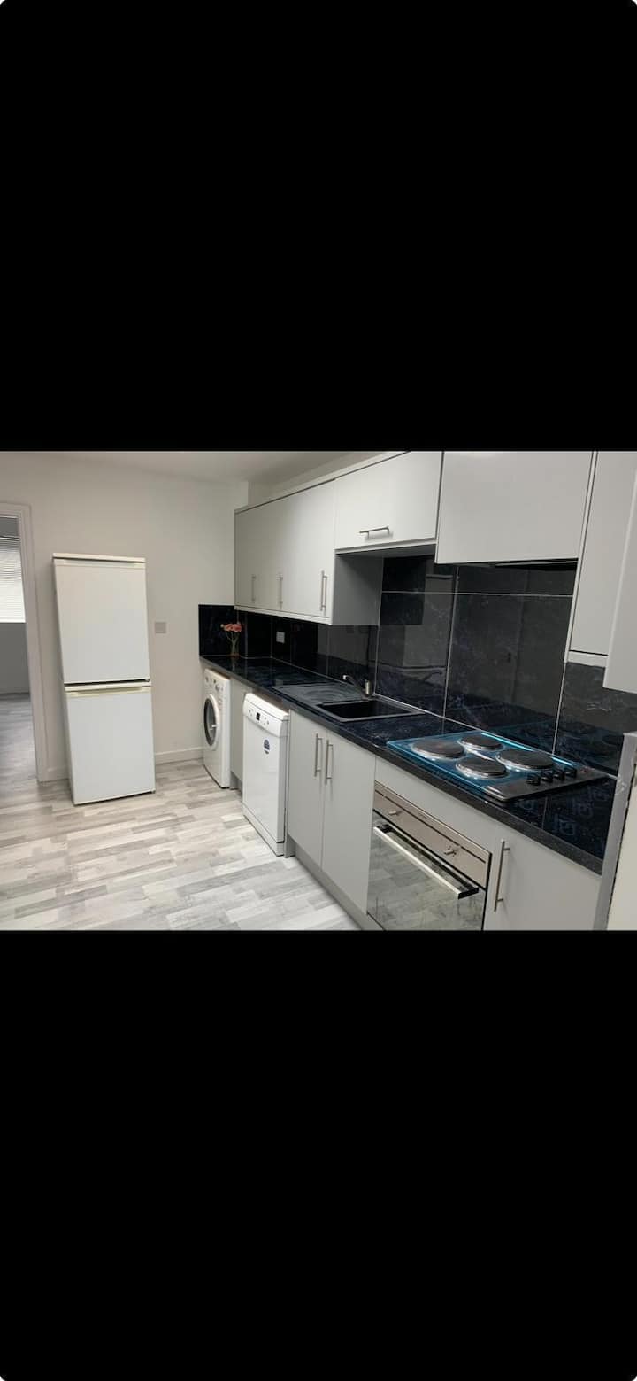 1 Bedroom, Apartment With Living Room, Kitchen, - Luton