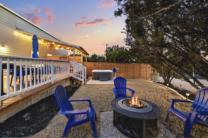 2 Hot Tubs+2 Homes For Your Hill Country Getaway - Kerrville, TX
