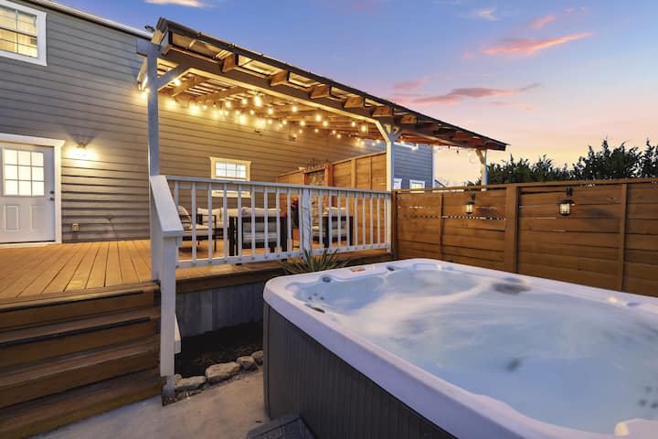 Dramatic Sunsets And Star-filled Night Skies - Kerrville, TX