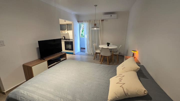 Pichincha! Monoambiente De Escalera A Estrenar! - Rosario