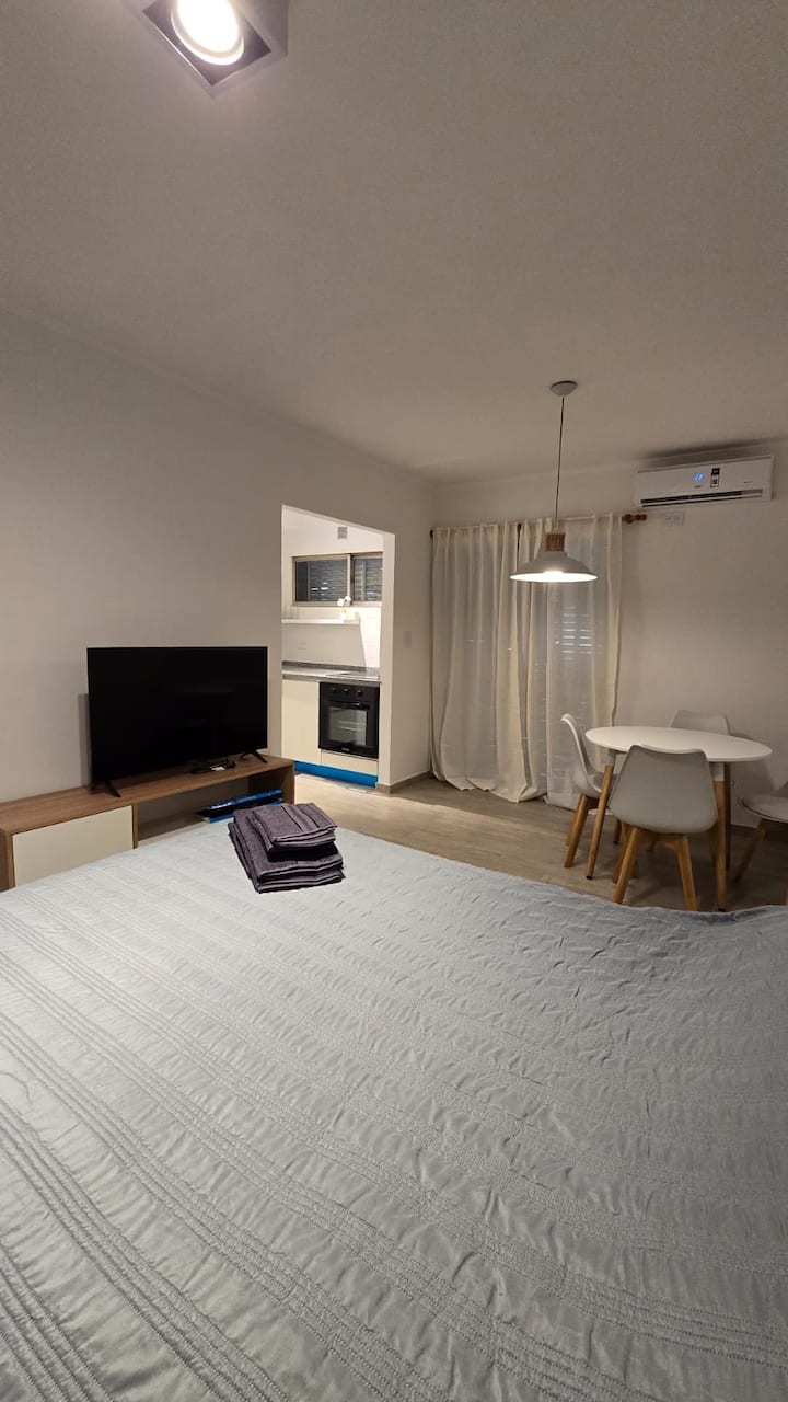 Pichincha! Monoambiente De Escalera A Estrenar! - Rosario