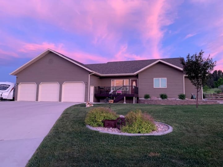 2026 Sturgis Rally Home!  
4 Bed, 3 Bath & Hottub! - Sturgis, SD